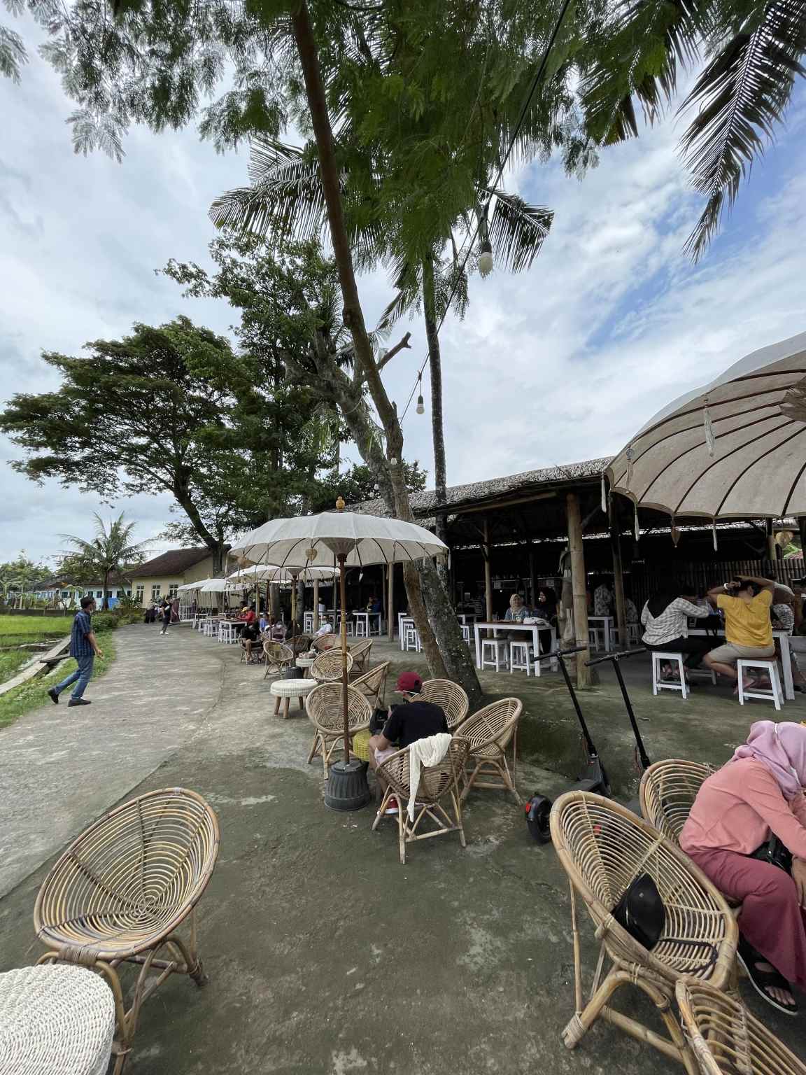 Geblek Menoreh View, Angkringan Kekinian di Kulon Progo – Jastitahn ...