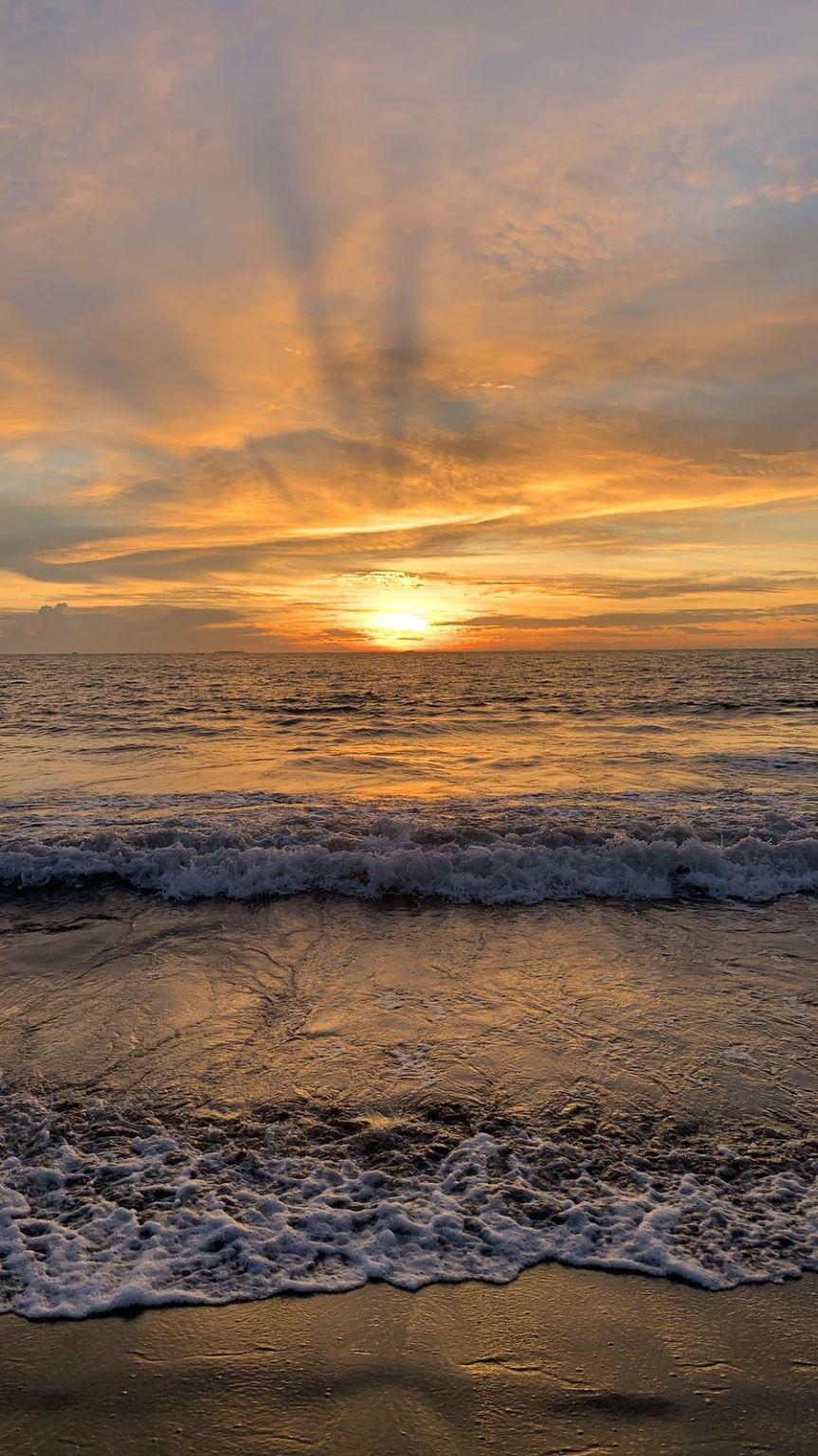 Indahnya Sunset di Pantai Padang – Jastitahn | Travel & Life Journal